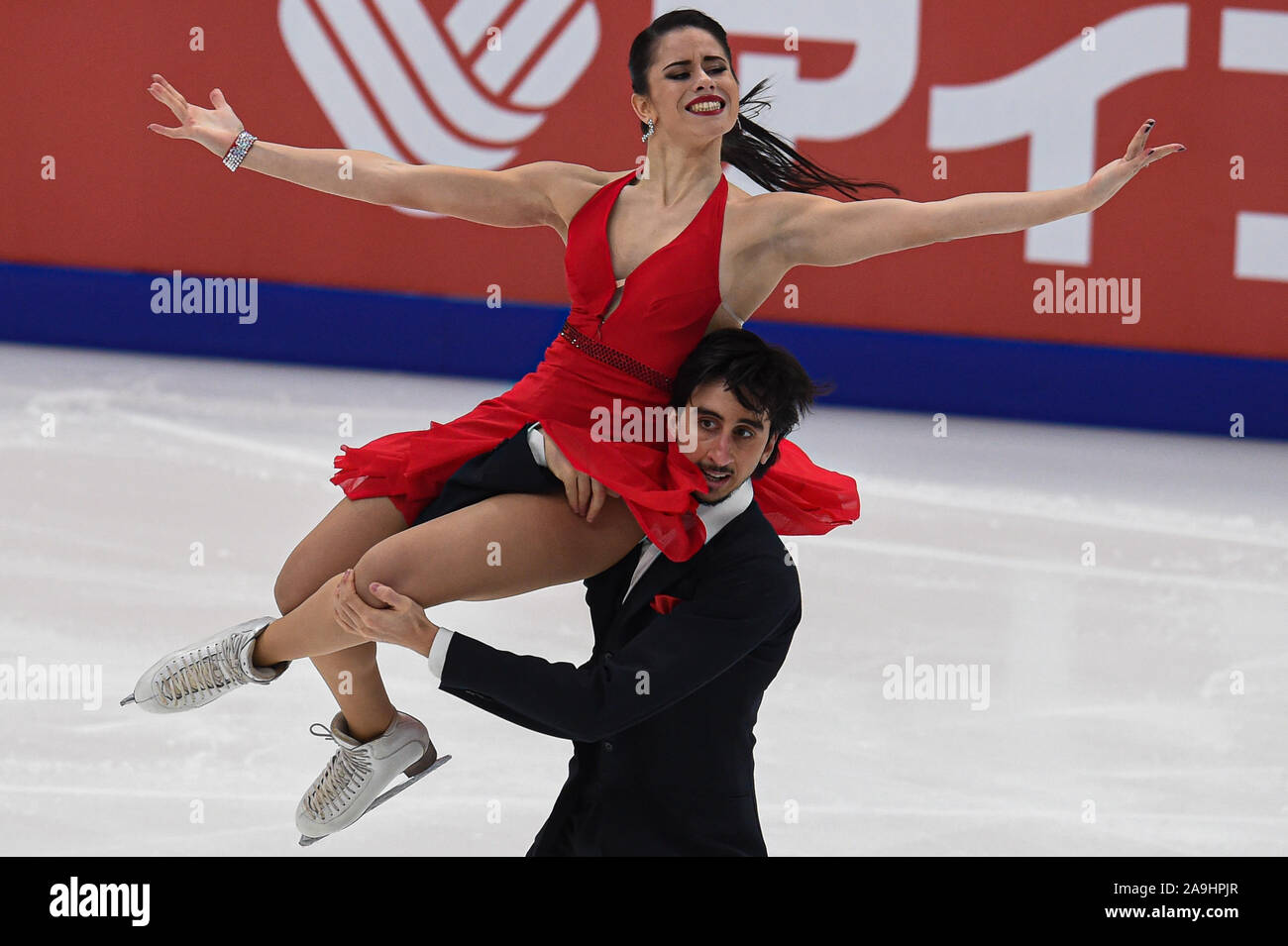 Moscow, Russia. 15th Nov, 2019. Jasmine Tessari (top) and Francesco ...