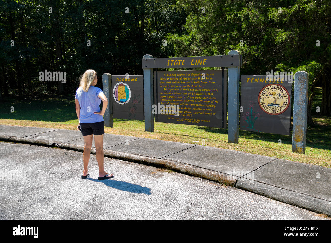 Alabama Mississippi state line on the Natchez Trace Parkway Mississippi ...