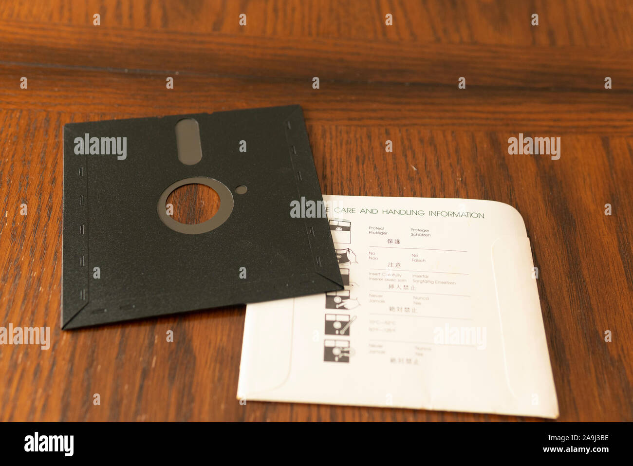 5.25 inch flopy disk - old computer technology Stock Photo - Alamy