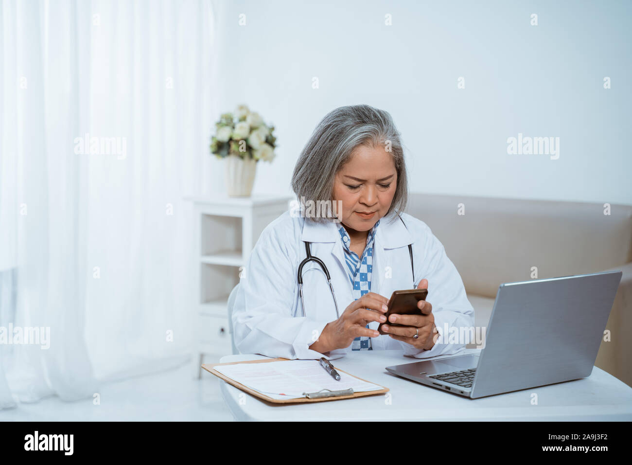Asian woman doctor using hi-res stock photography and images - Alamy