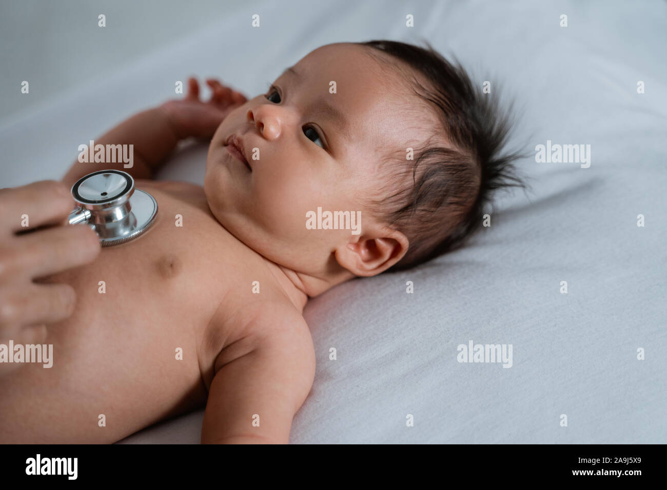 Asian doctor with mom and toddler hi-res stock photography and images ...