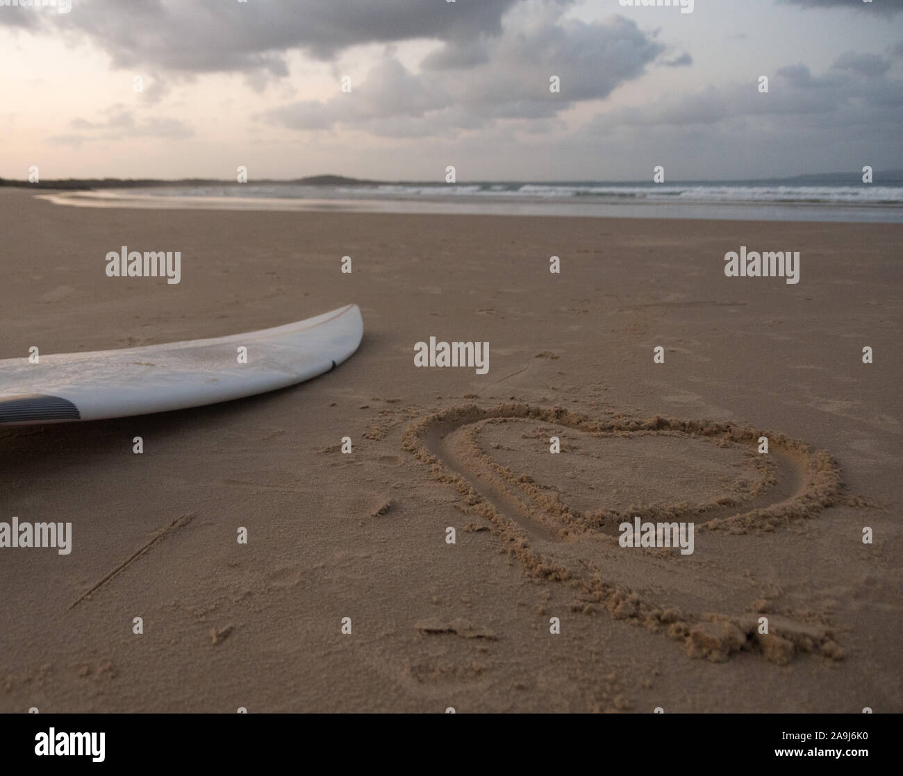 Surfboard drawing hi-res stock photography and images - Alamy