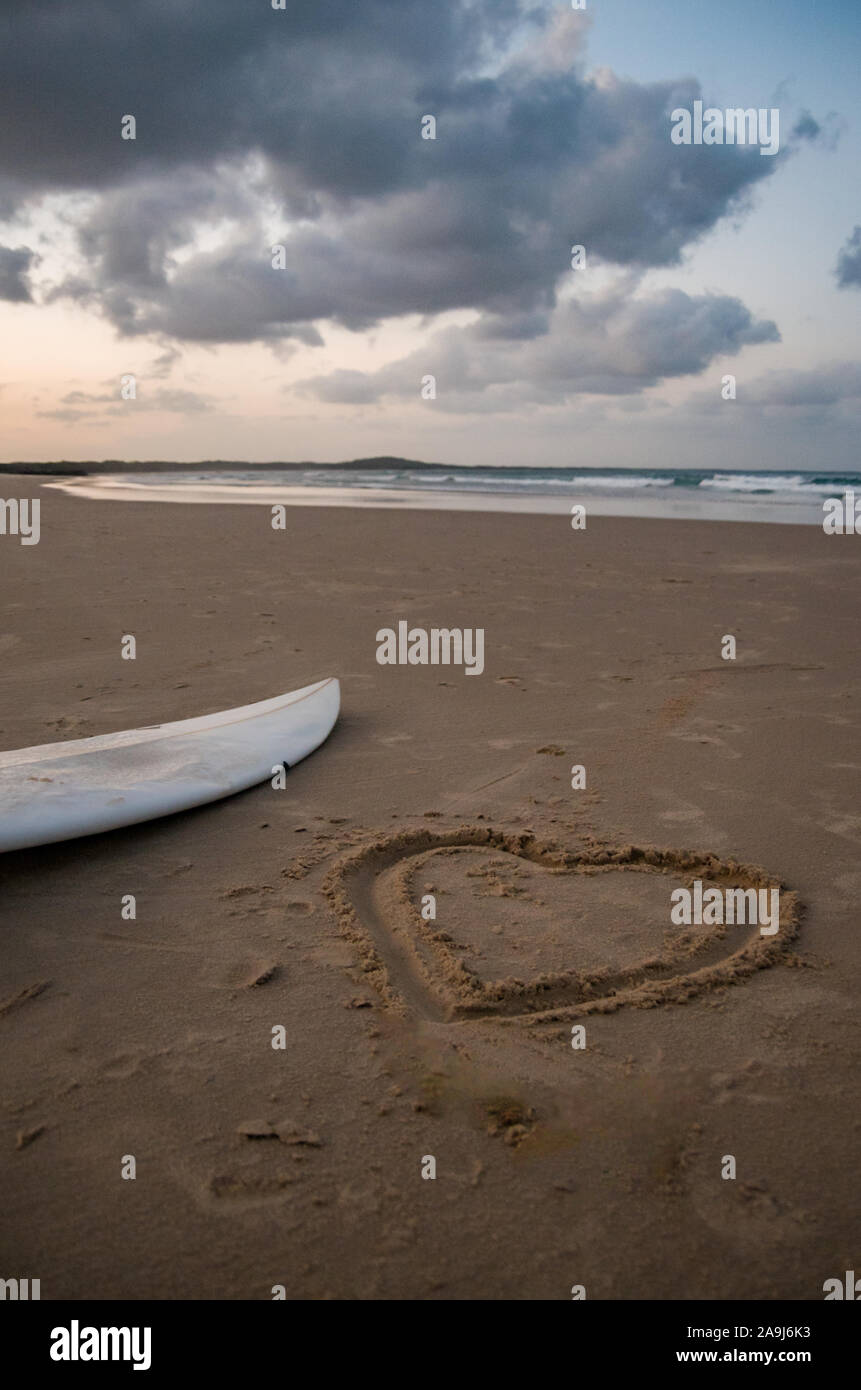 Surfboard drawing hi-res stock photography and images - Alamy