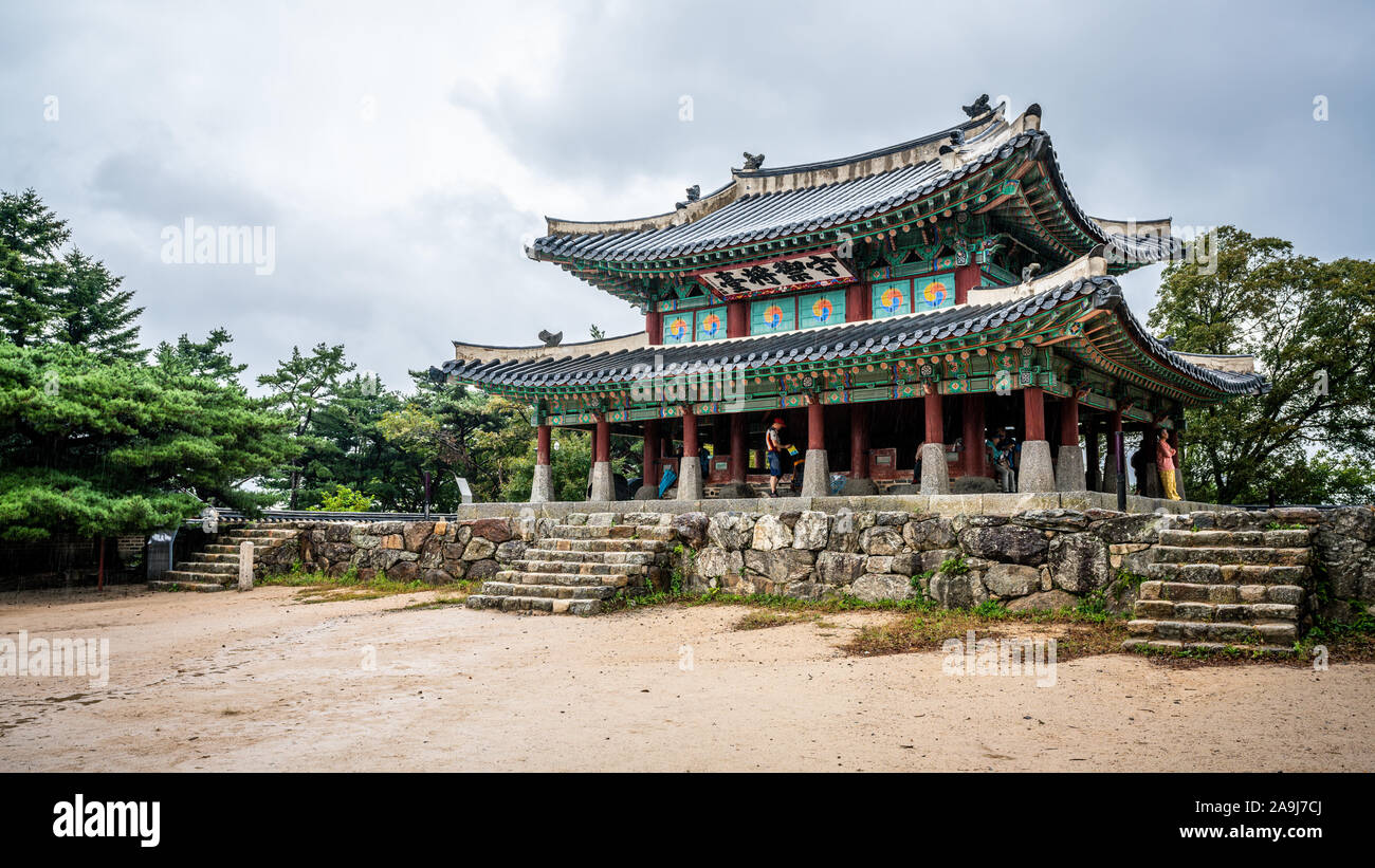 Seoul fortress hi-res stock photography and images - Alamy
