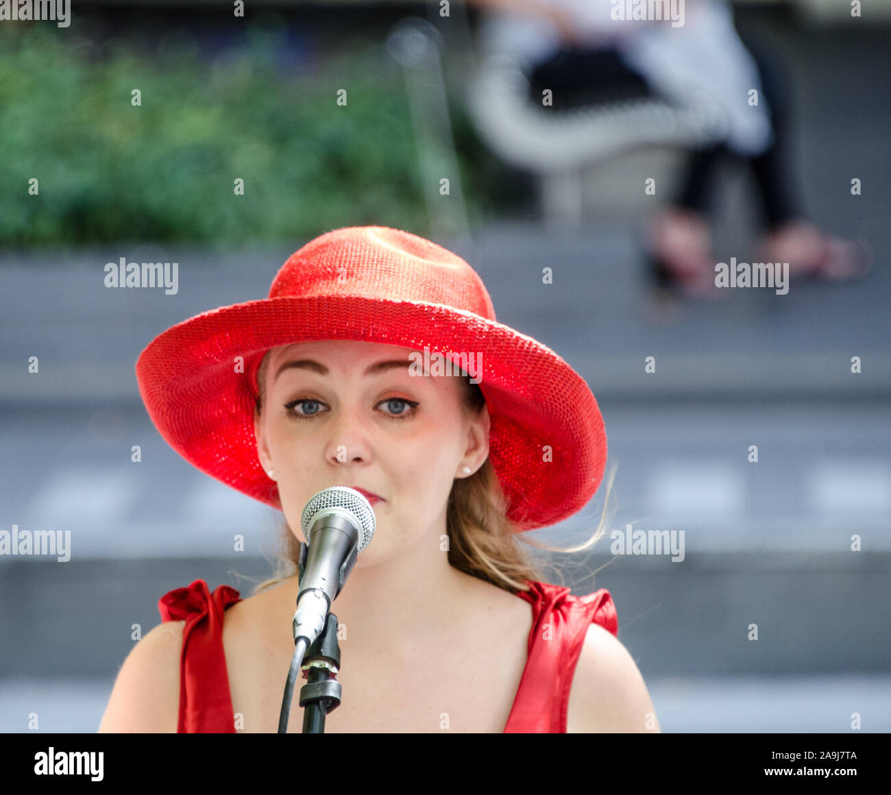Australia singer hi-res stock photography and images - Alamy