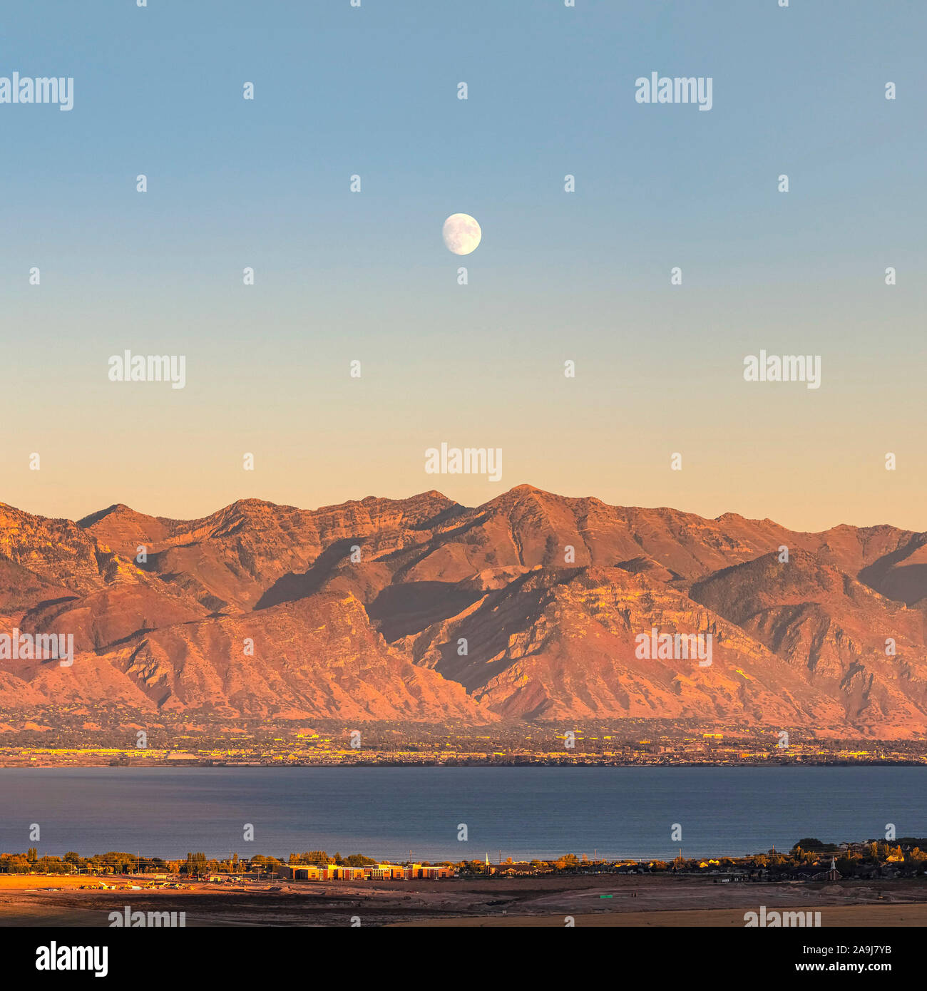 Sea moon square hi-res stock photography and images - Alamy