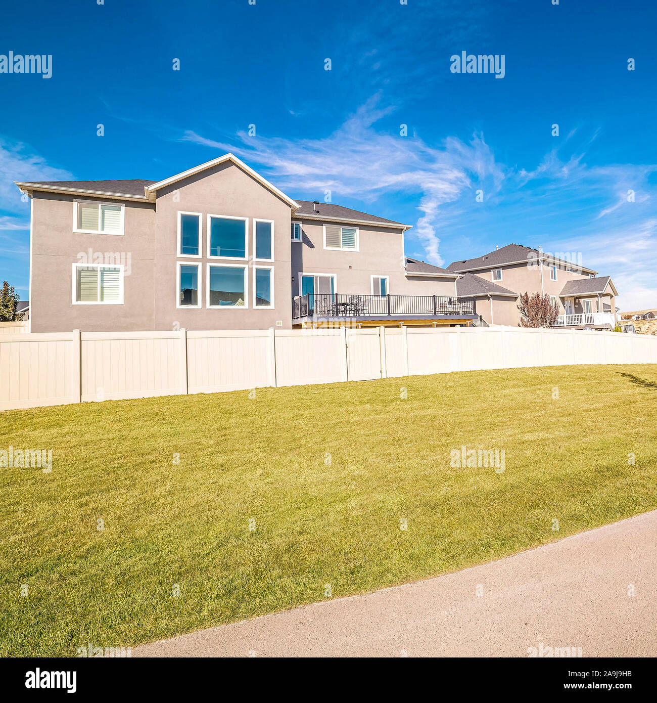 Square frame Walled properties on a modern urban housing estate Stock ...