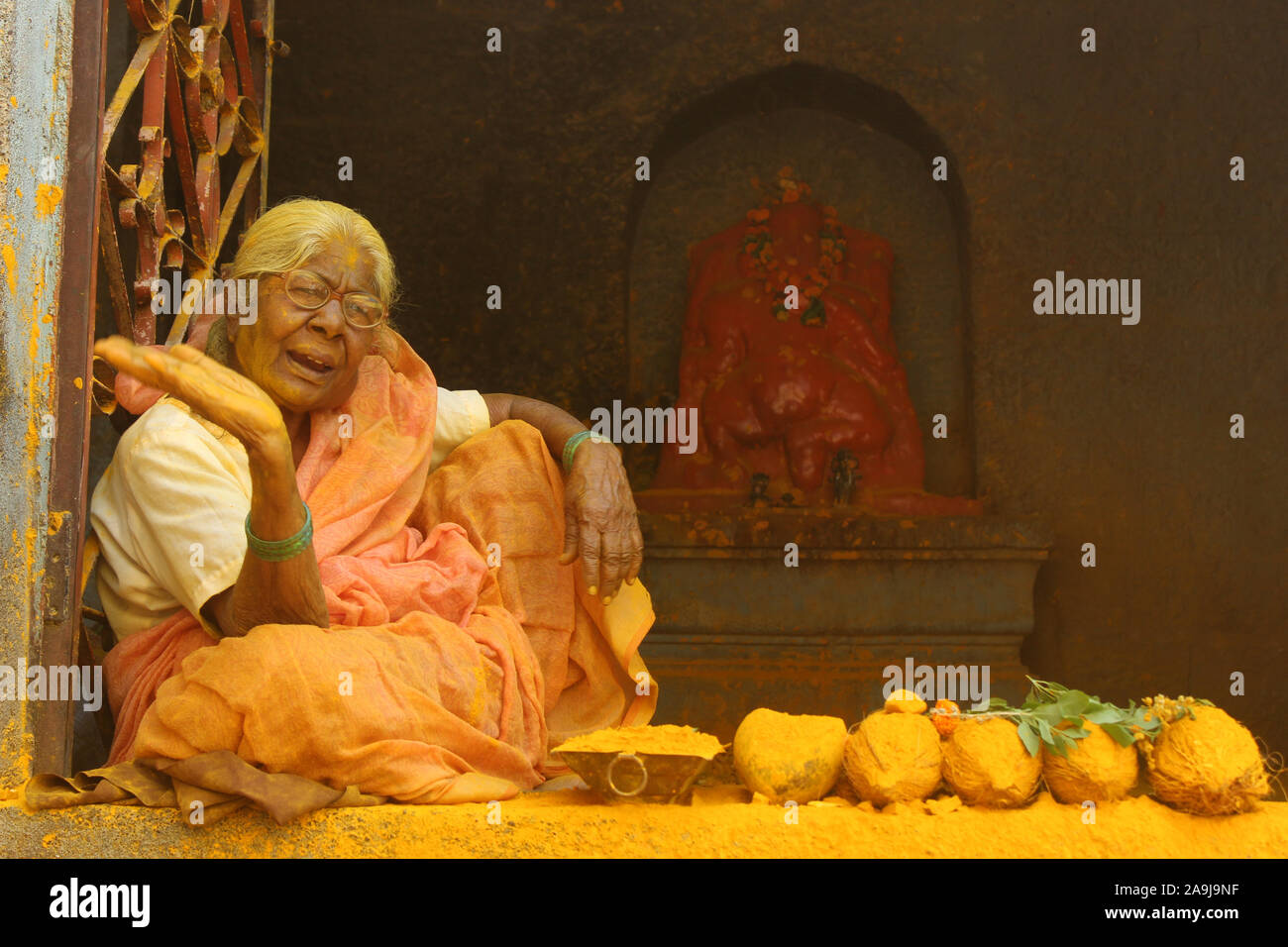 Woman priest hi-res stock photography and images - Alamy
