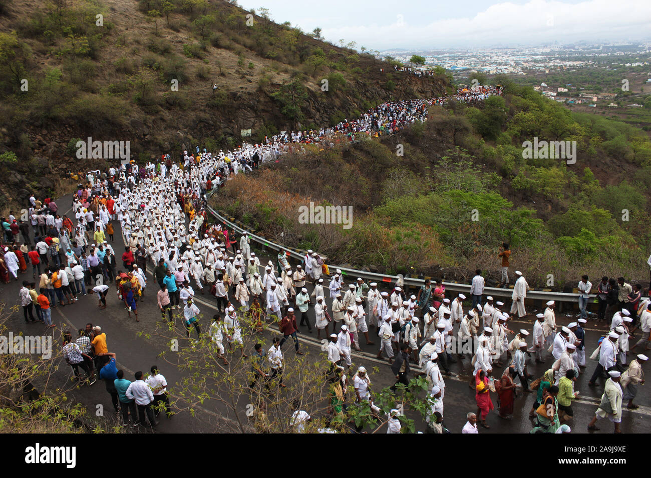Shree Dnyaneshwar Maharaj Palki view in Dive Ghat with huge gathering ...