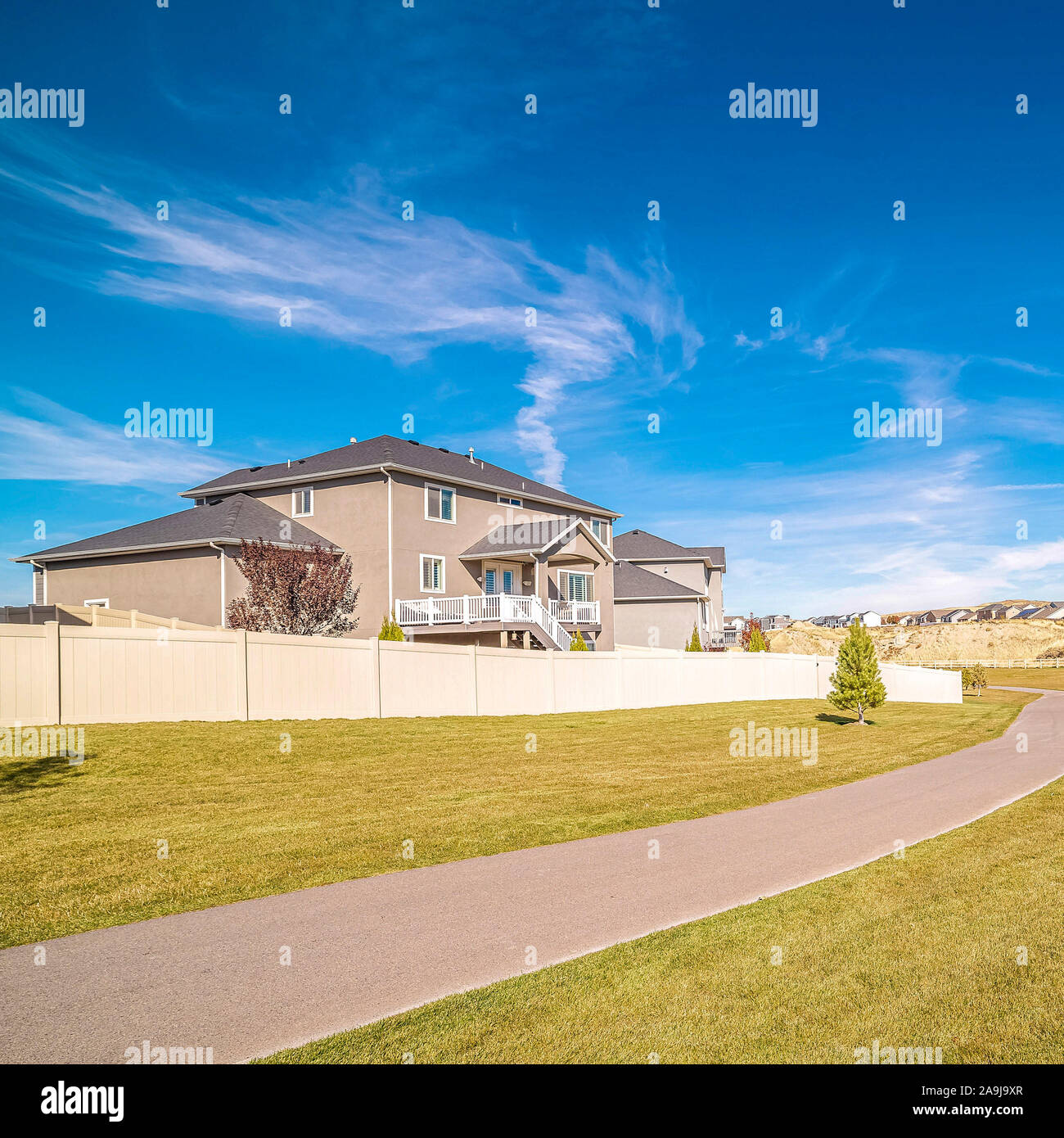 Forking footpath hi-res stock photography and images - Alamy