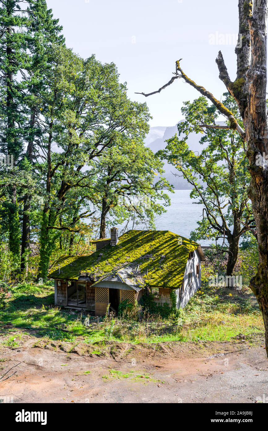 Warped roof hi-res stock photography and images - Alamy
