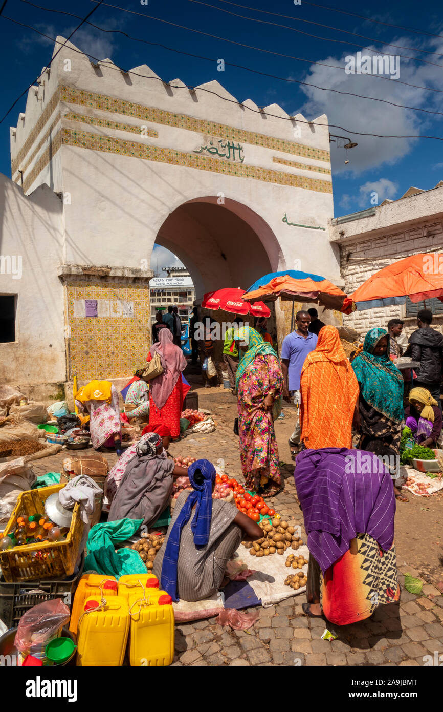 Harar ethiopia woman hi-res stock photography and images - Alamy