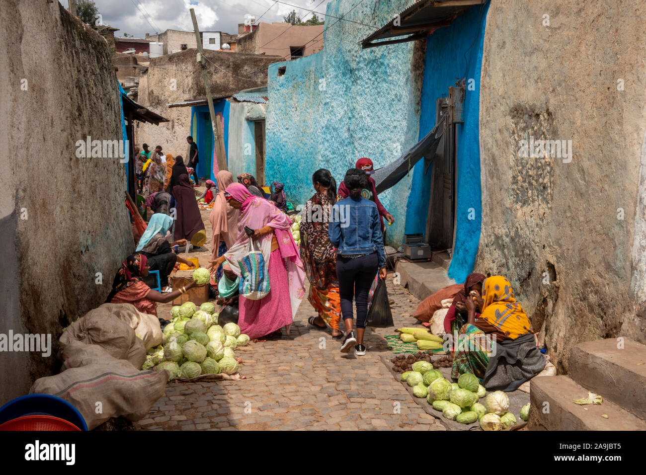 Ethiopia, East Hararghe, Harar, Harar Jugol, Old Walled City, women ...