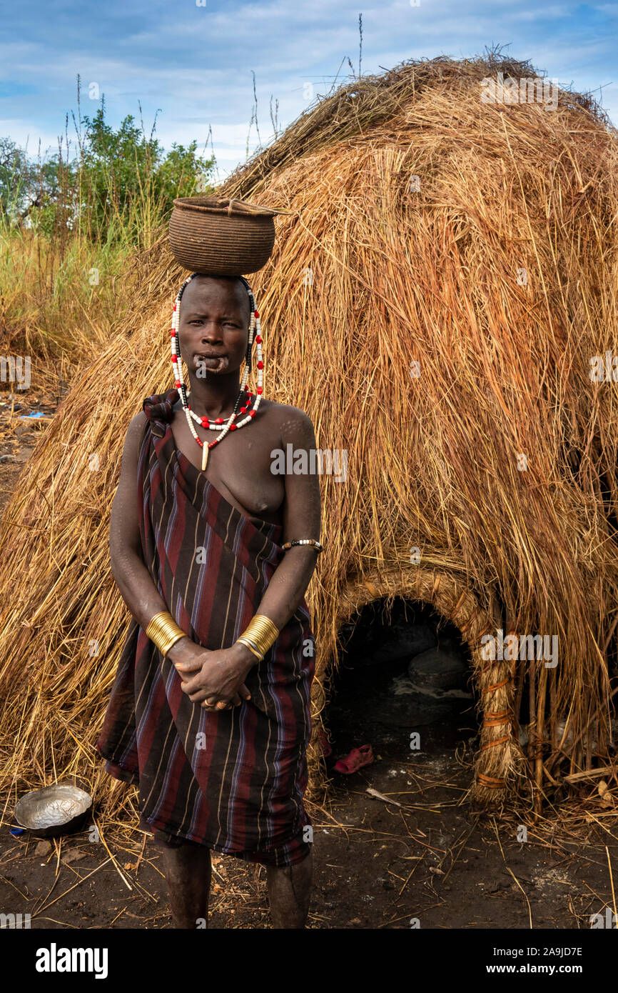 Ethiopia, South Omo, Jinka, Mago National Park, old Mursi tribal woman ...