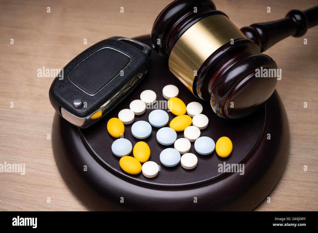 Judge desk hi-res stock photography and images - Alamy