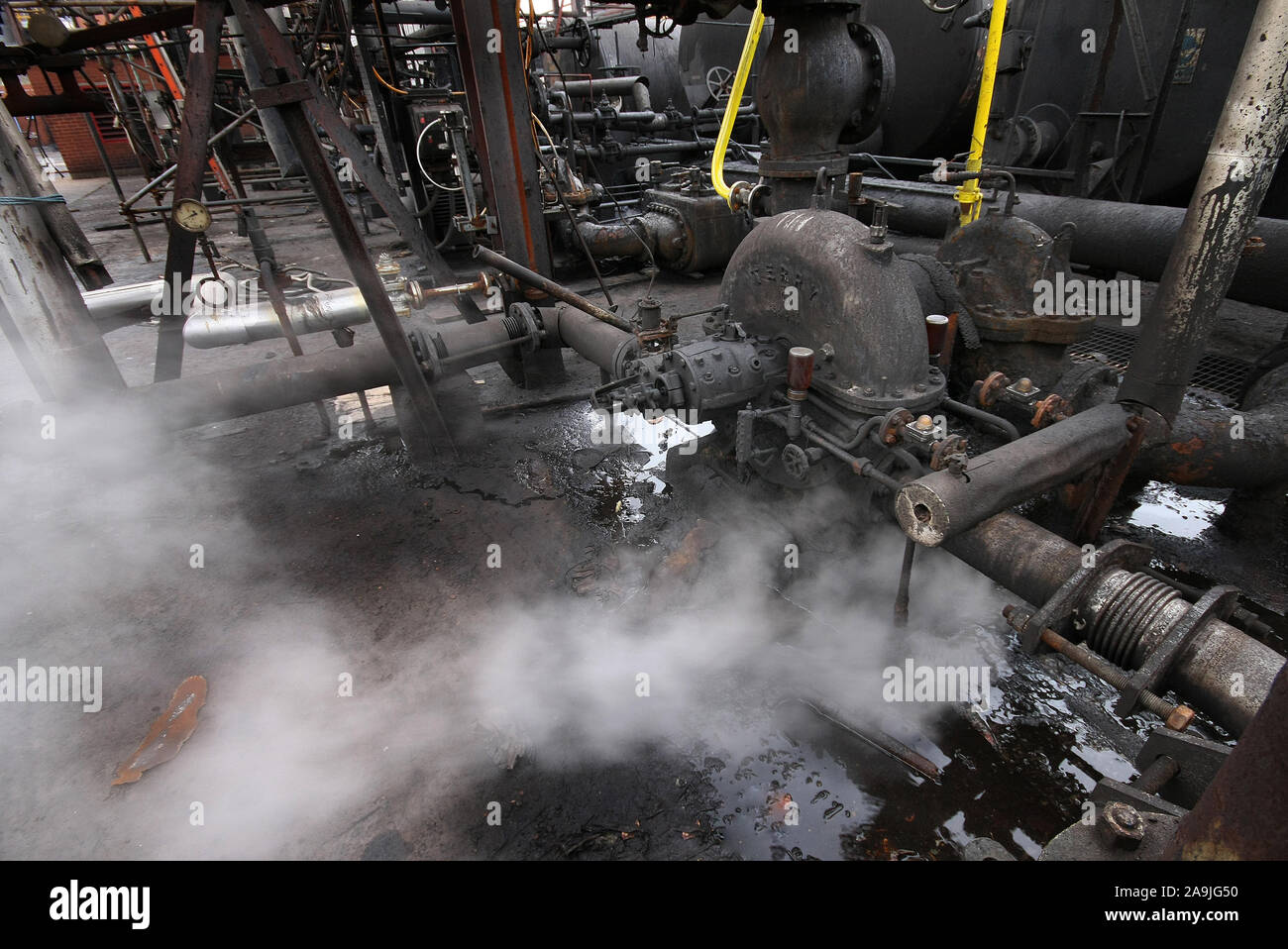 Pumps, pipes and machinery on old chemical plant Stock Photo - Alamy