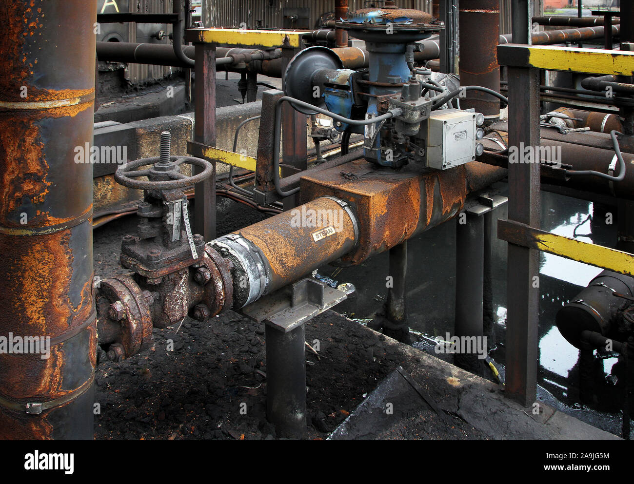 Pumps, pipes and machinery on old chemical plant Stock Photo - Alamy