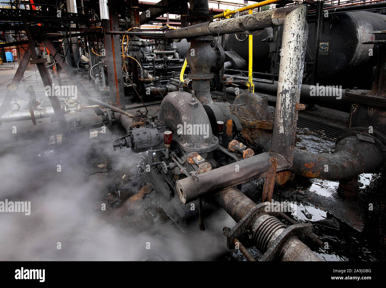 Chemical plant workers hi-res stock photography and images - Alamy