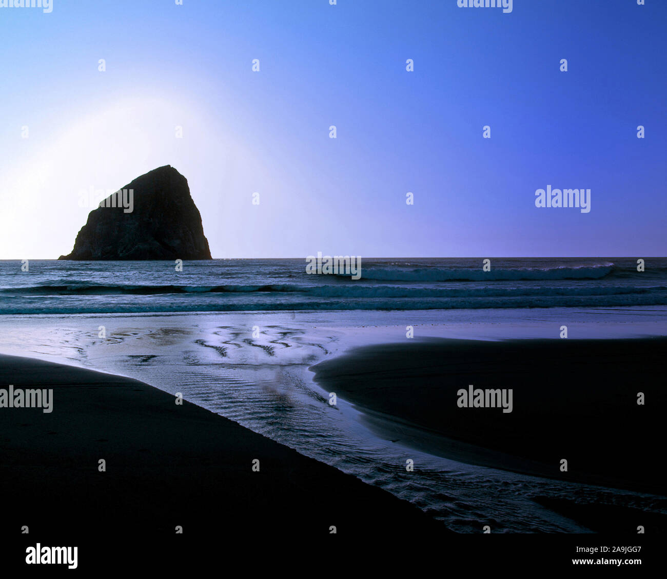 Haystack rock oregon hi-res stock photography and images - Alamy