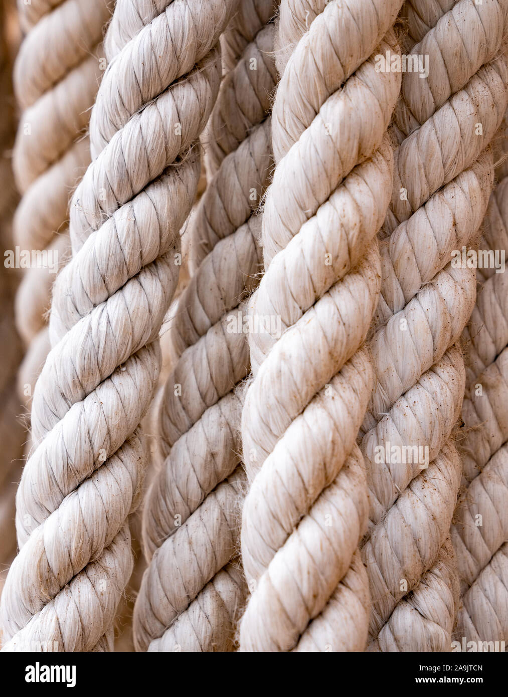 Used rope and pulley hi-res stock photography and images - Alamy