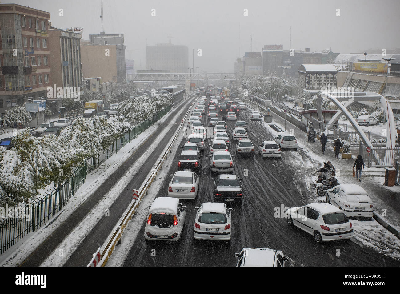 Heavy snow blanketed roads hi-res stock photography and images - Alamy