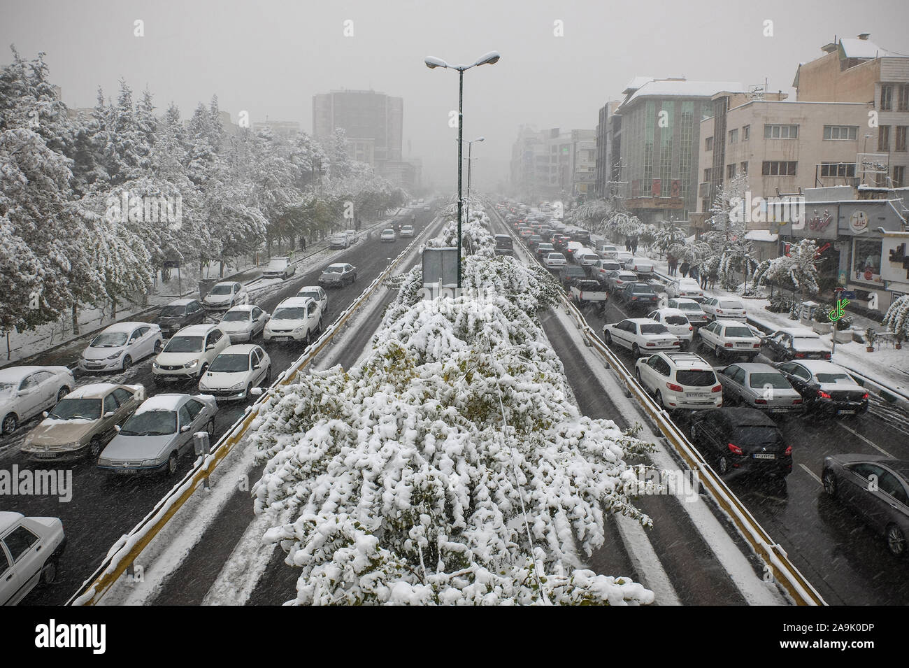 Heavy snow blanketed roads hi-res stock photography and images - Alamy