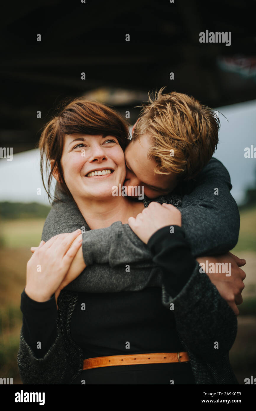 Kissing other lovely couple hi-res stock photography and images - Alamy