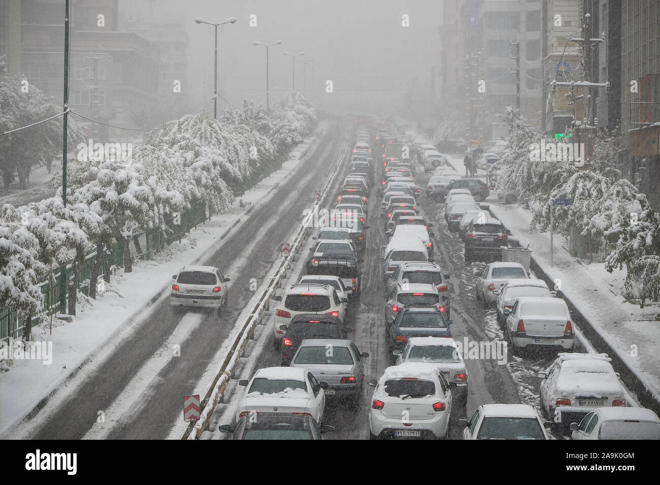 Heavy snow blanketed roads hi-res stock photography and images - Alamy
