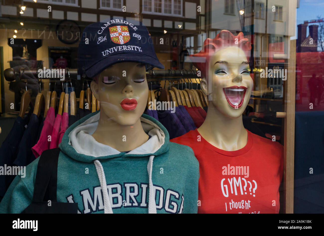 Shop window mannequins hi-res stock photography and images - Alamy