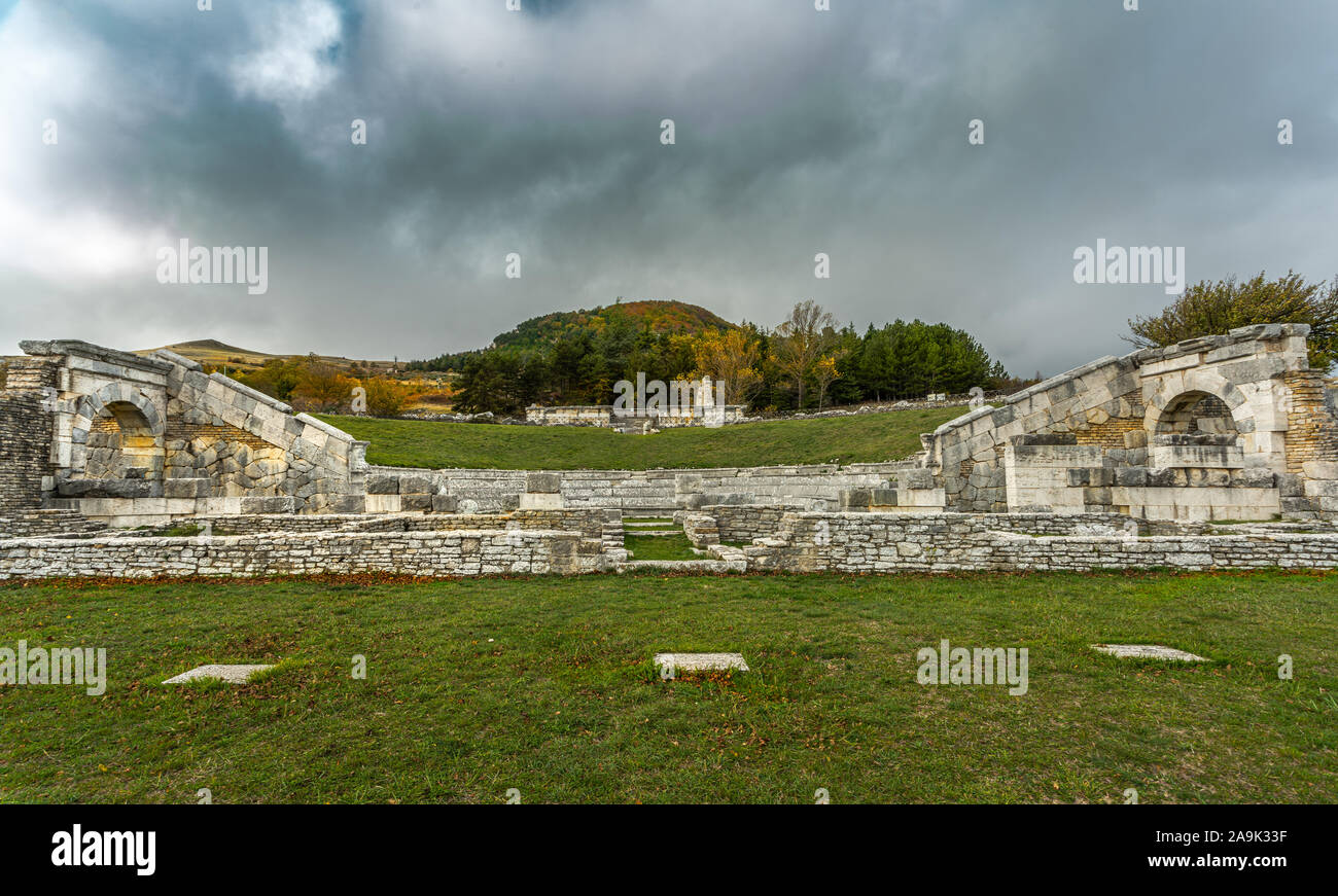 Italic temple hi-res stock photography and images - Alamy