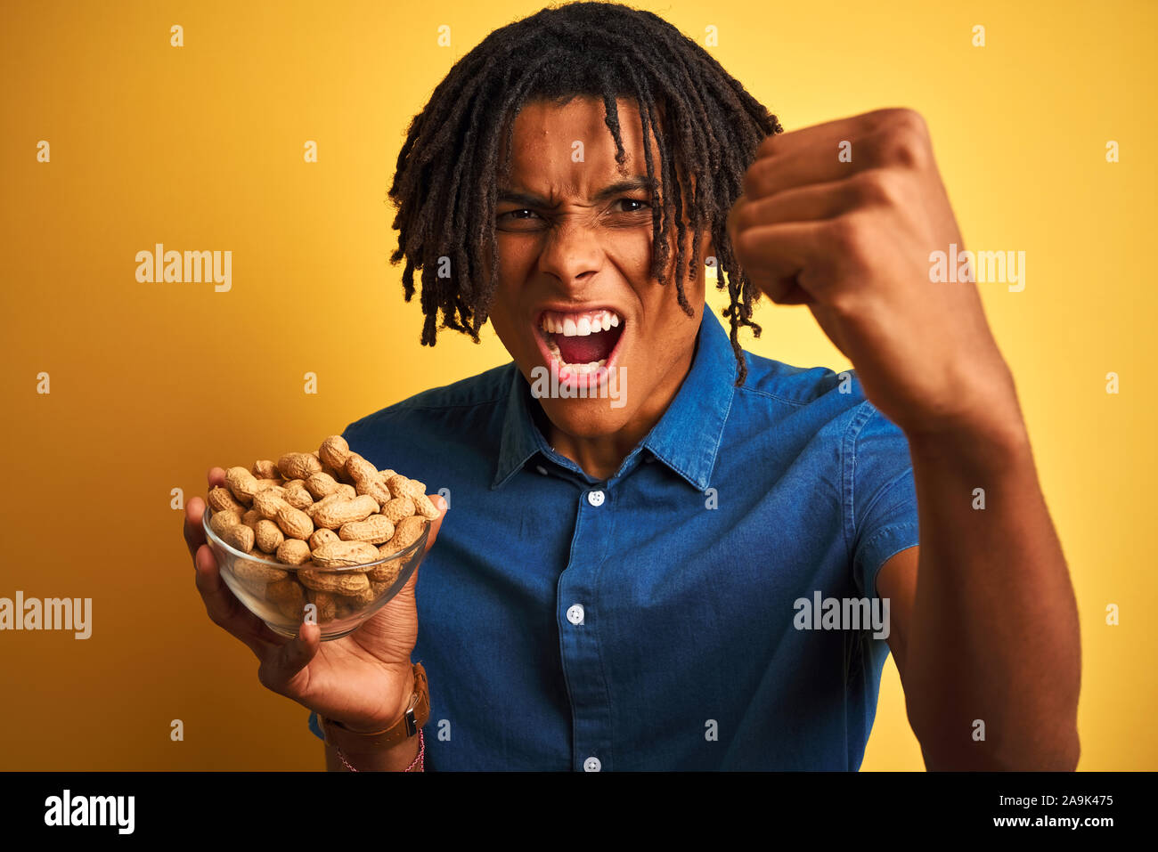 Black man dreadlocks yelling screaming hi-res stock photography and ...