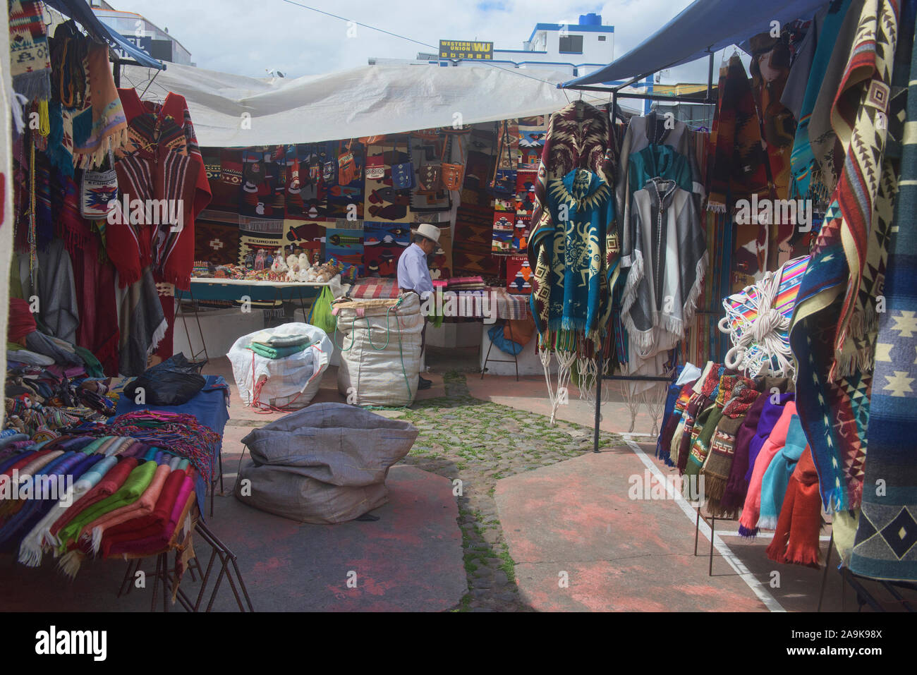 Craft market otavalo ecuador hi-res stock photography and images - Alamy
