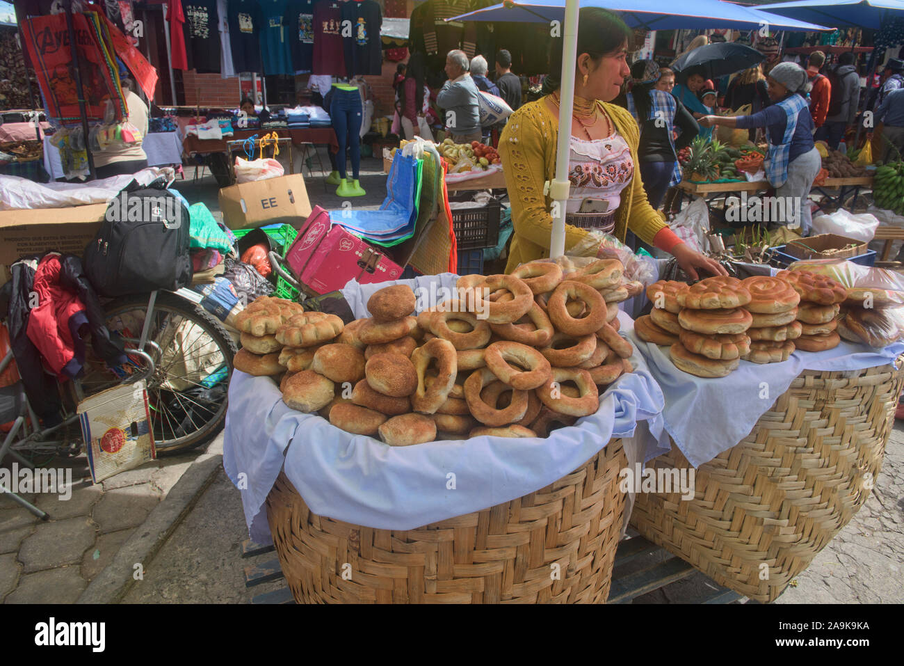 Bread stall at the market square hi-res stock photography and images ...
