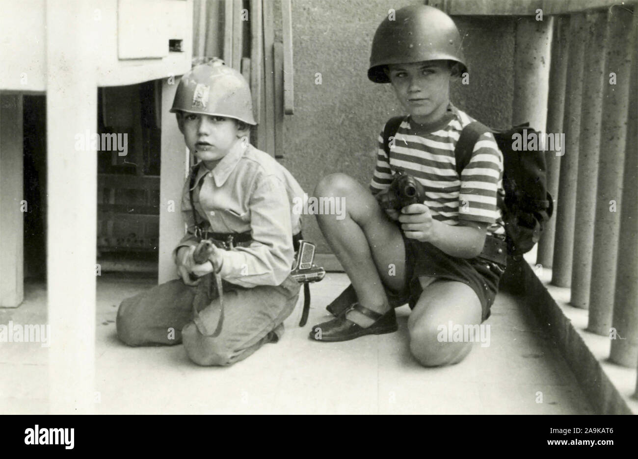 War children hi-res stock photography and images - Alamy