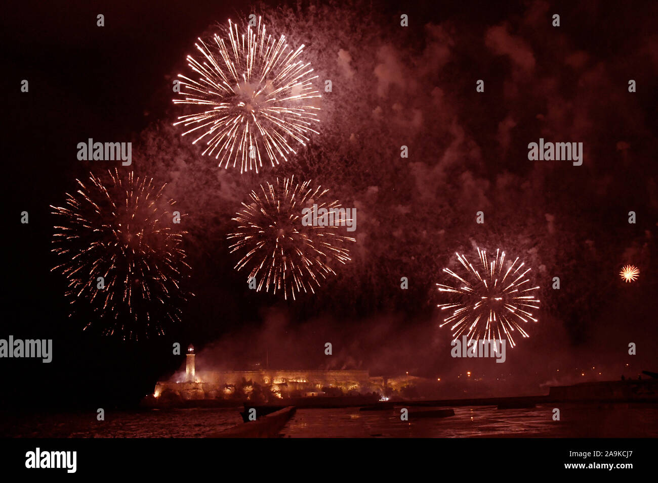 Havana. 16th Nov, 2019. Photo taken on Nov. 15, 2019 shows a firework ...