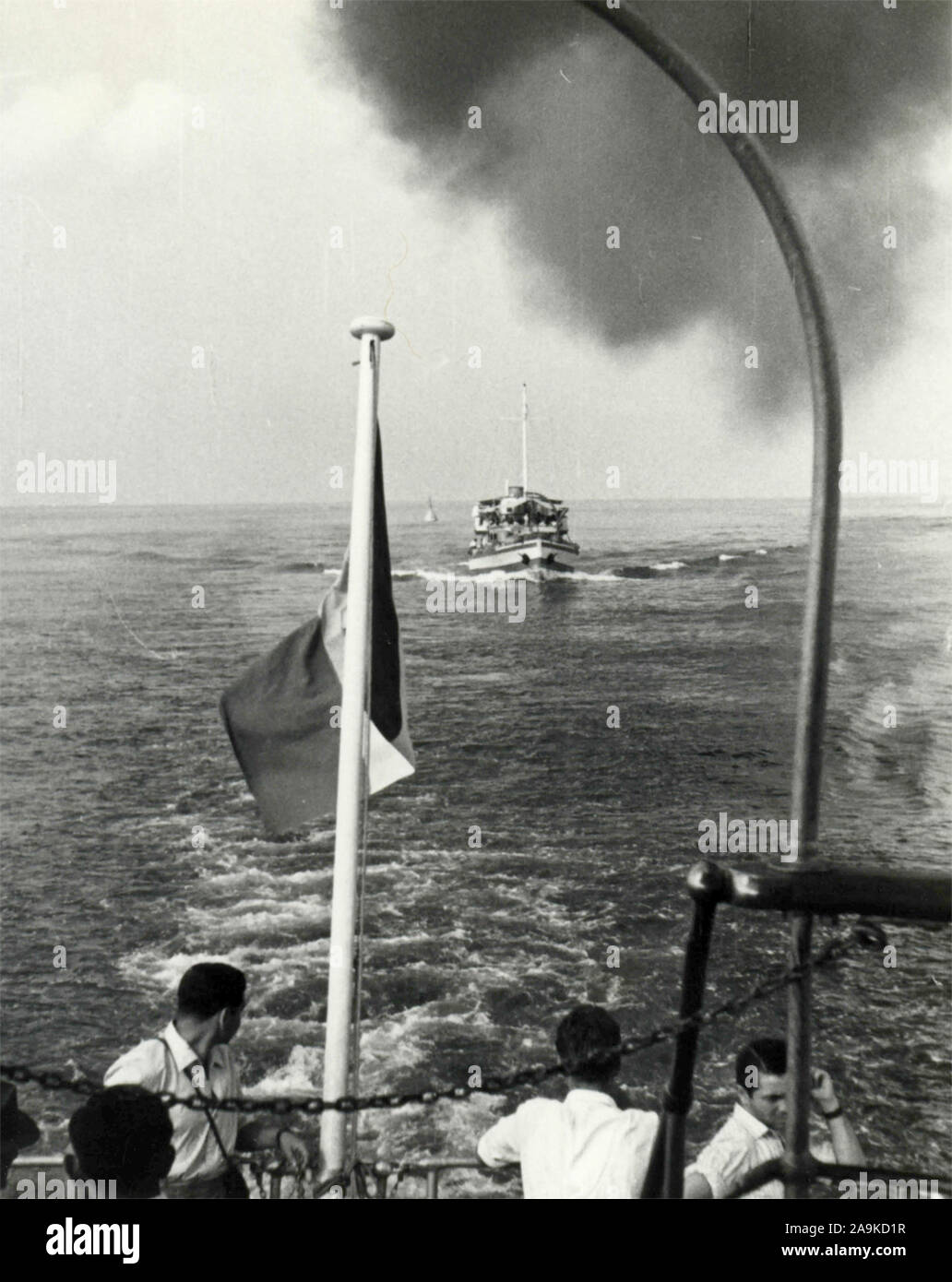 Ship flags hi-res stock photography and images - Alamy