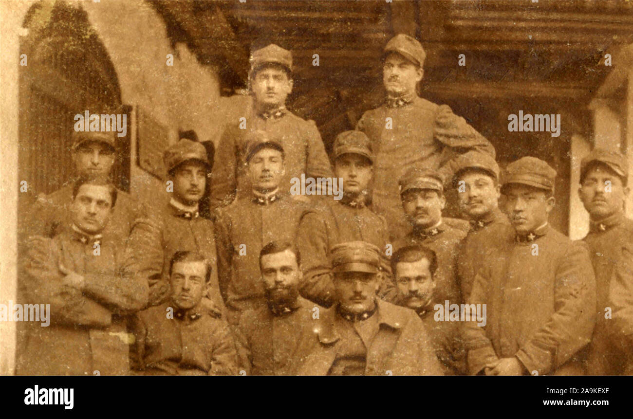 A group of soldiers of the Royal Italian Army pose for group photo ...