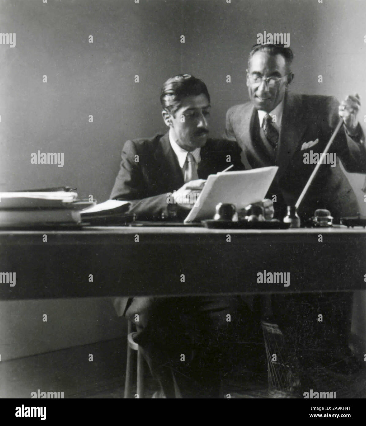 1950s two men in hi-res stock photography and images - Alamy