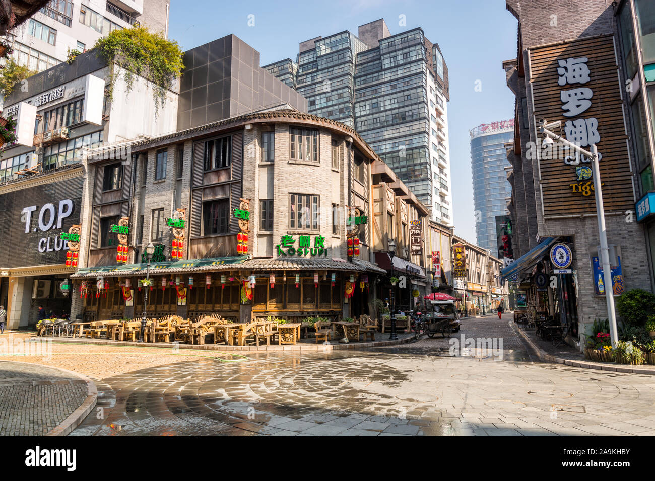 Shopping malls in old buildings hi-res stock photography and images - Alamy