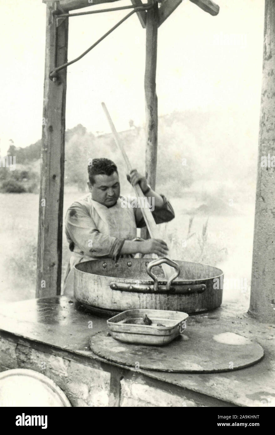 Military field kitchen hi-res stock photography and images - Alamy
