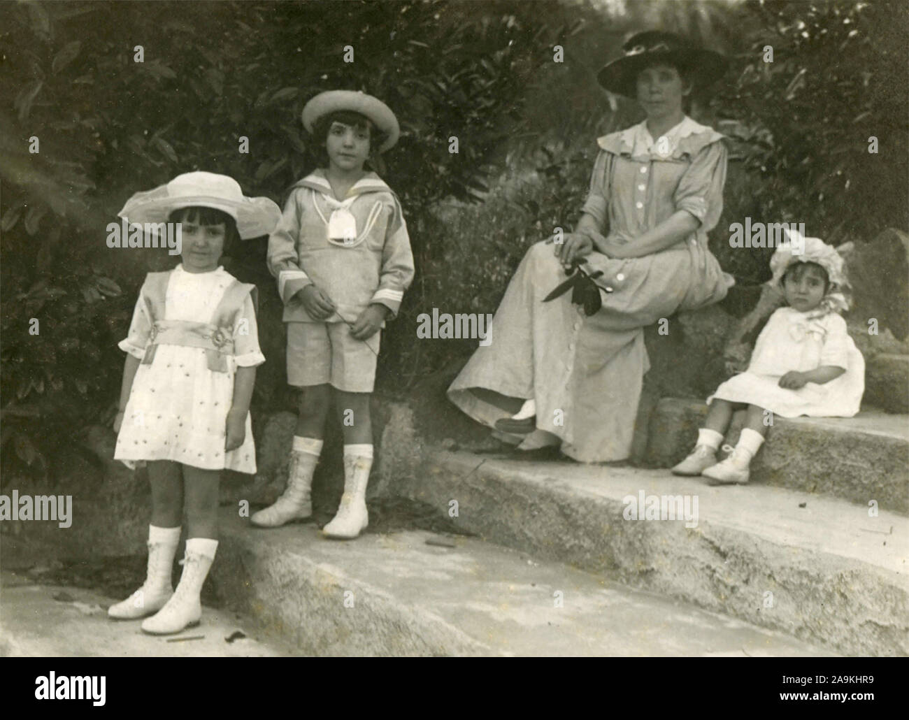 Children and babies hi-res stock photography and images - Alamy