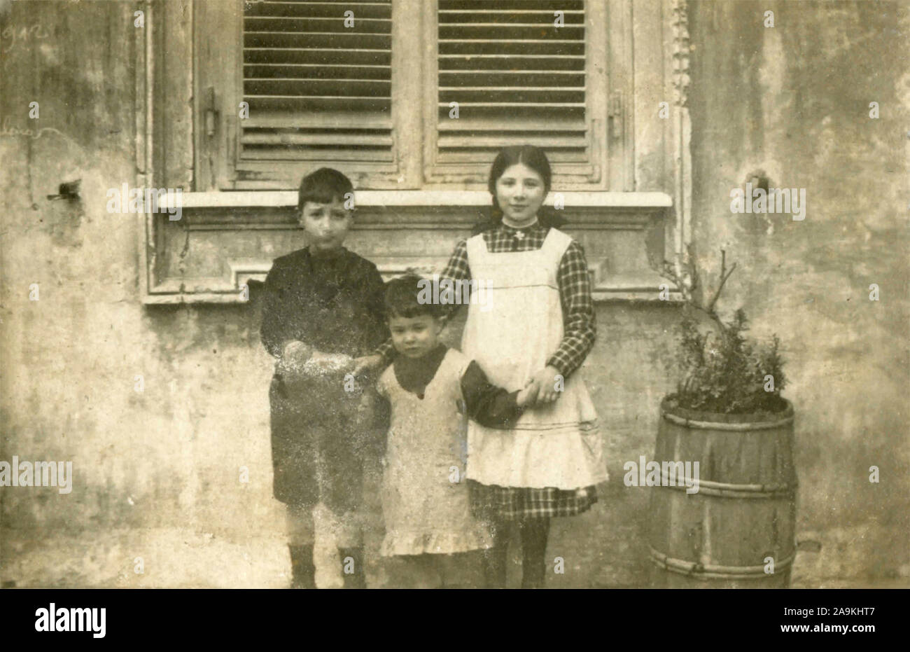 Three children pose for a photograph, Italy Stock Photo - Alamy