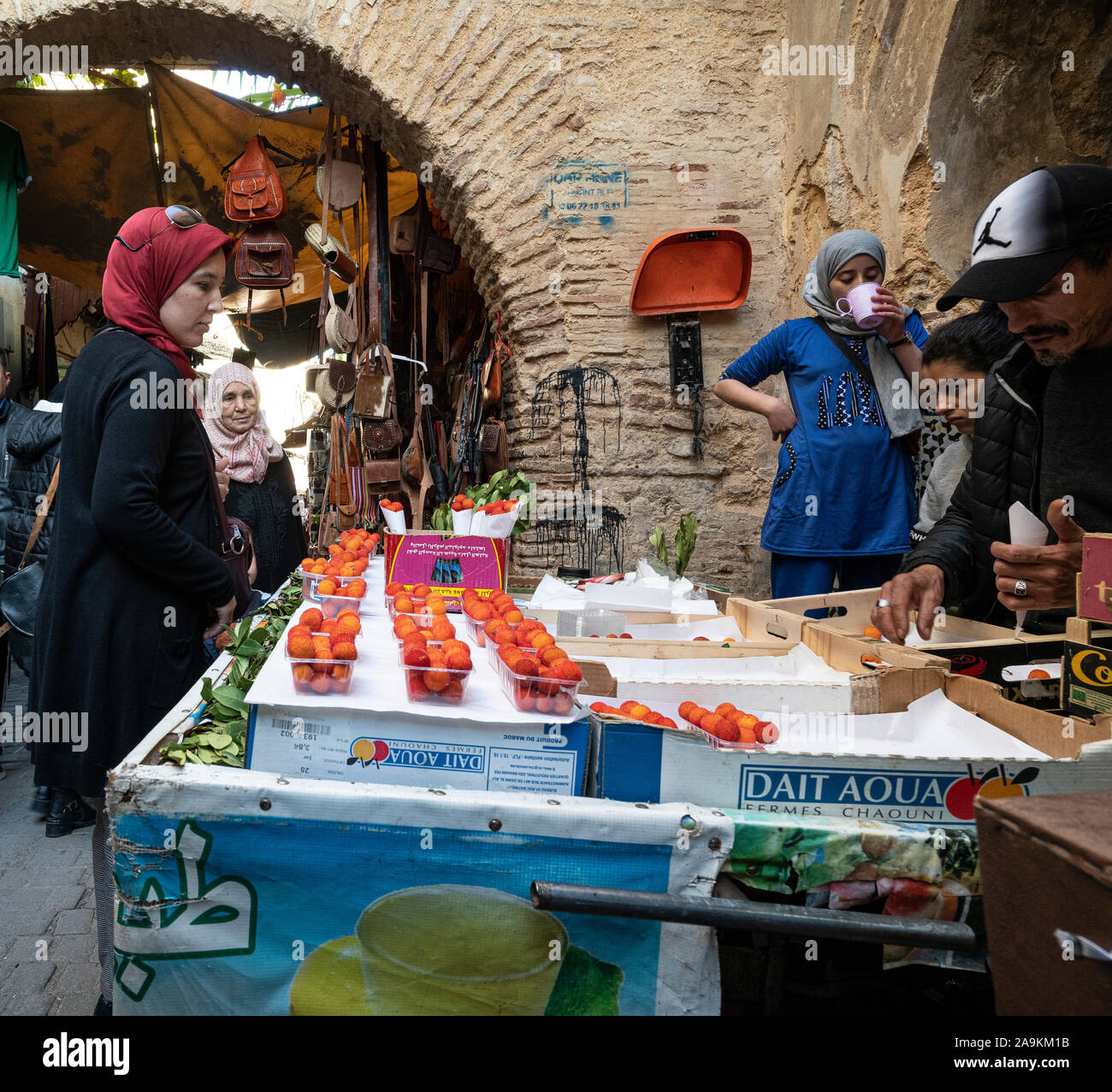 Market stall old medina fez hi-res stock photography and images - Alamy