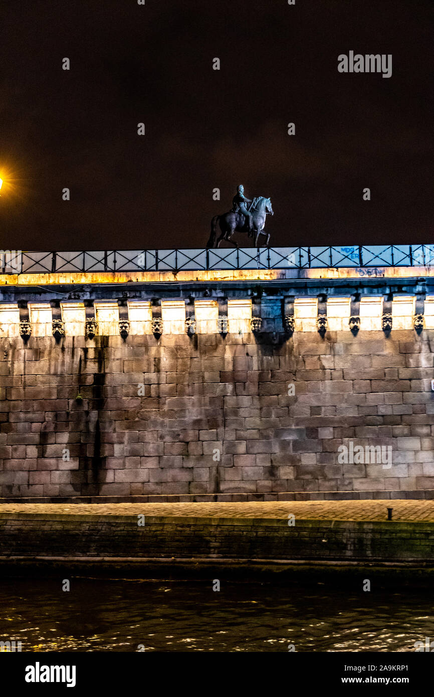 Paris by night, famous buildings Stock Photo - Alamy