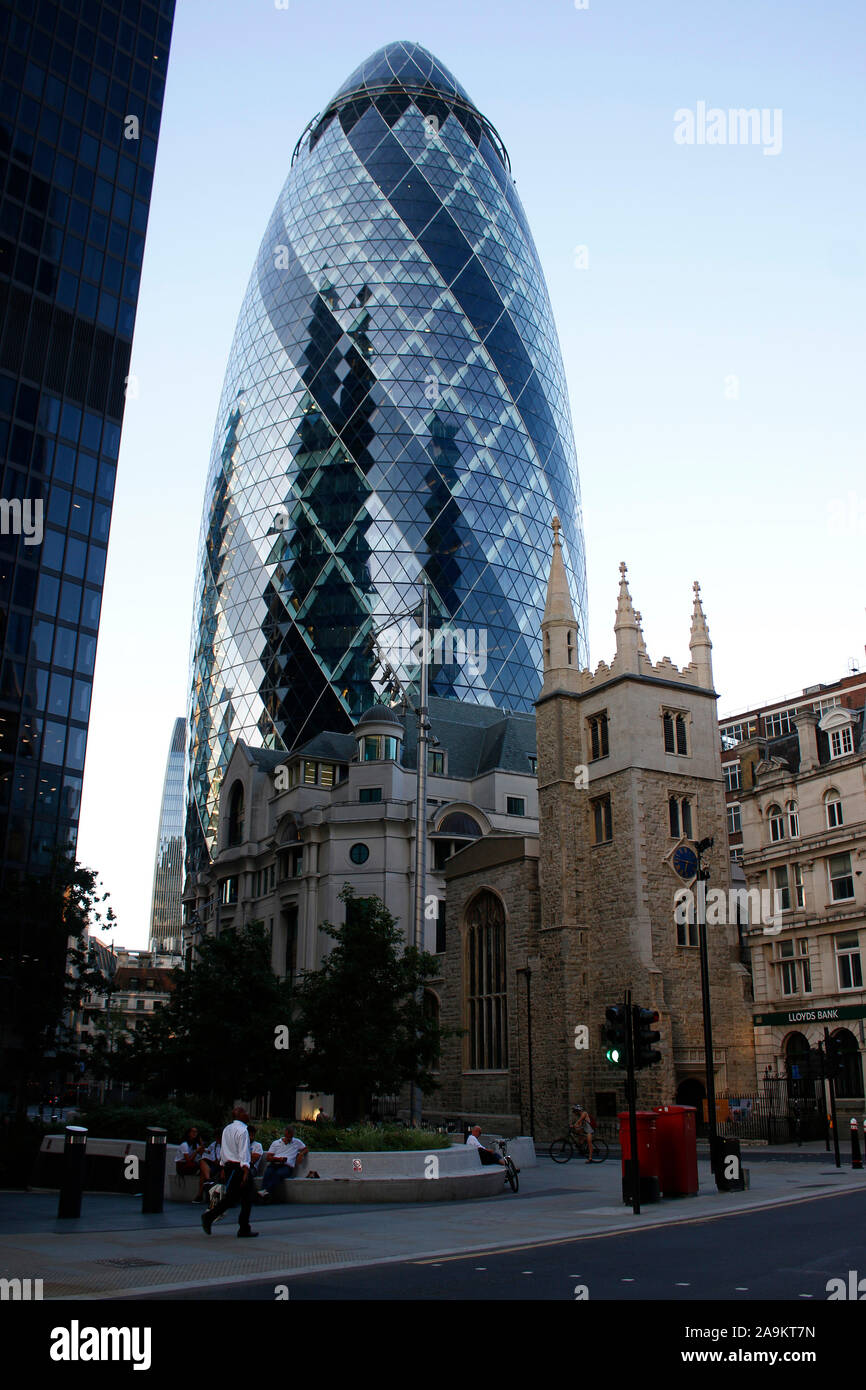 Headquarters swiss re london hi-res stock photography and images - Alamy