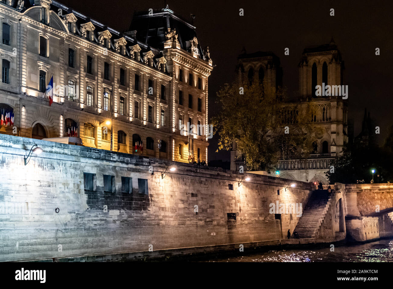 Paris by night, famous buildings Stock Photo - Alamy