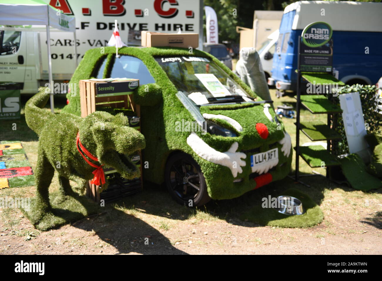 Advertising car grass hi-res stock photography and images - Alamy