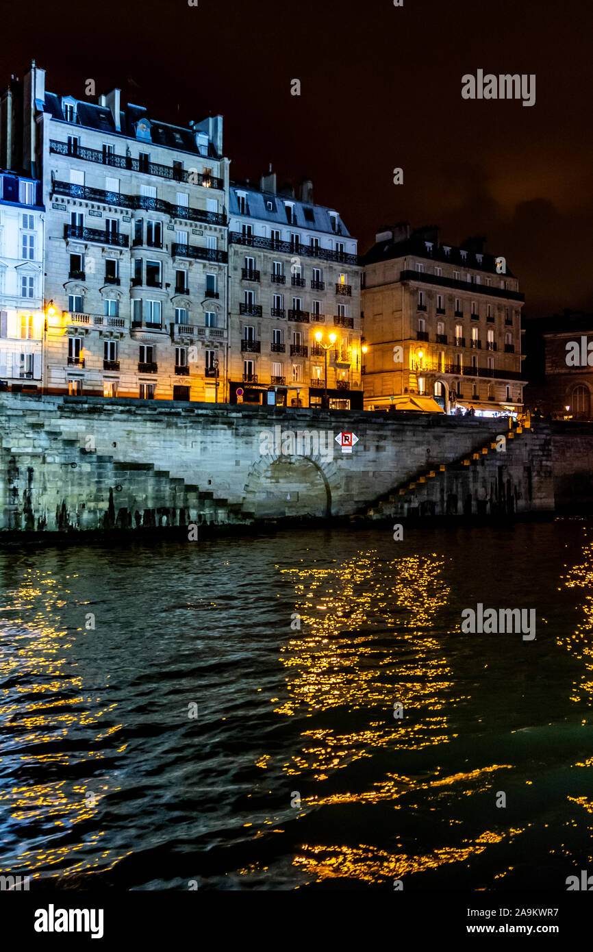 Paris by night, famous buildings Stock Photo - Alamy