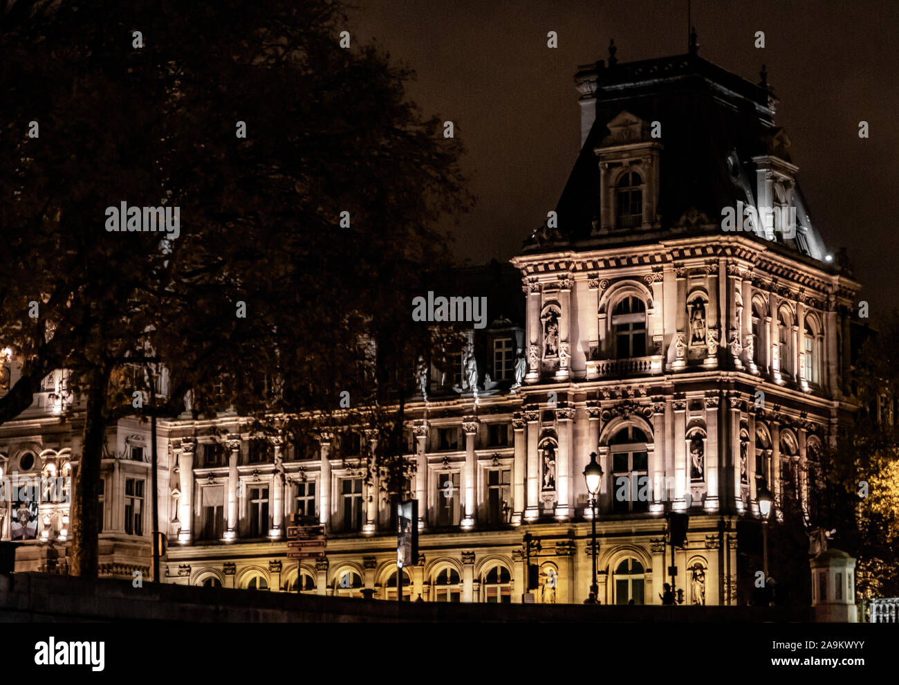 Paris by night, famous buildings Stock Photo - Alamy