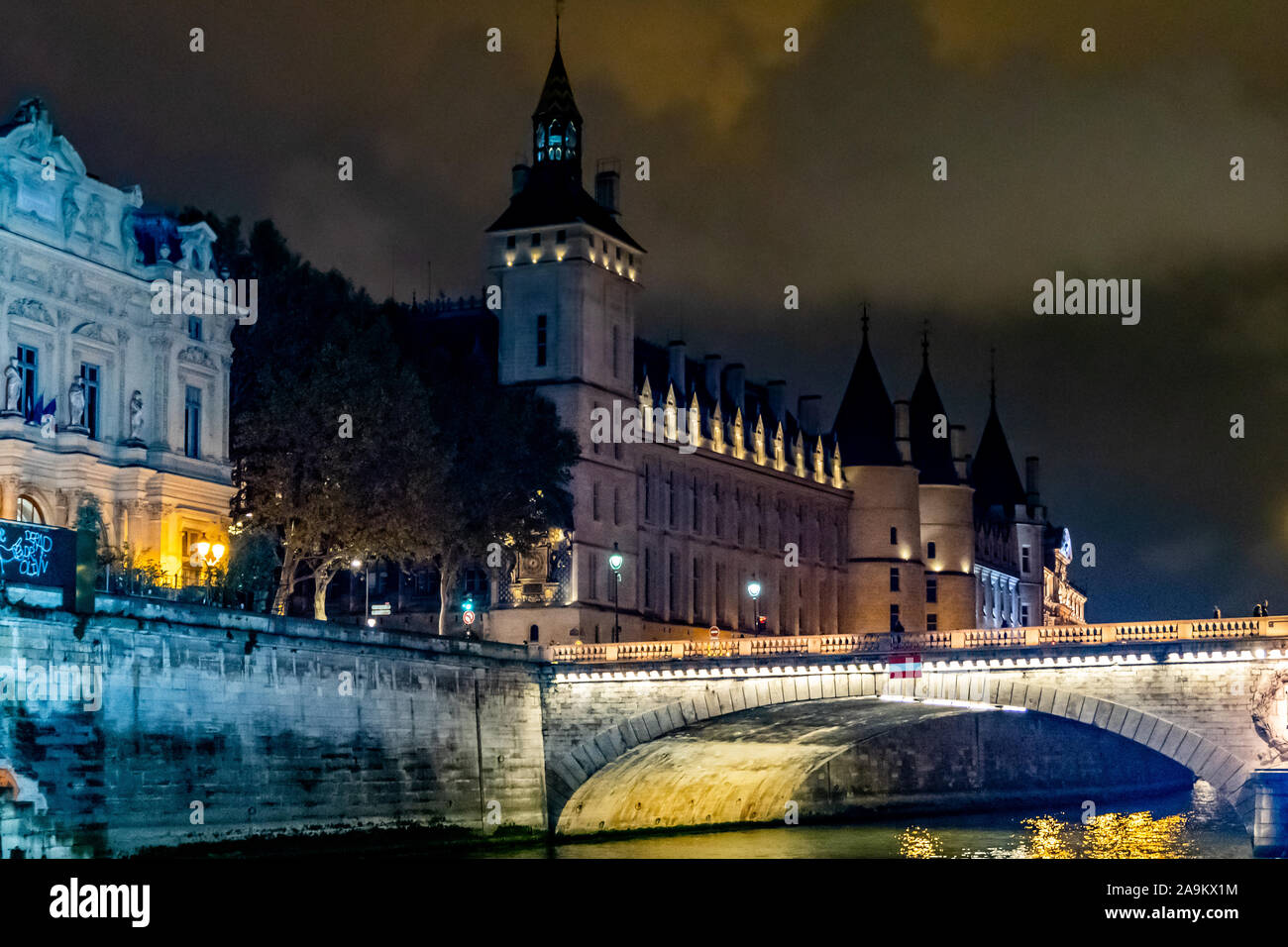 Paris by night, famous buildings Stock Photo - Alamy